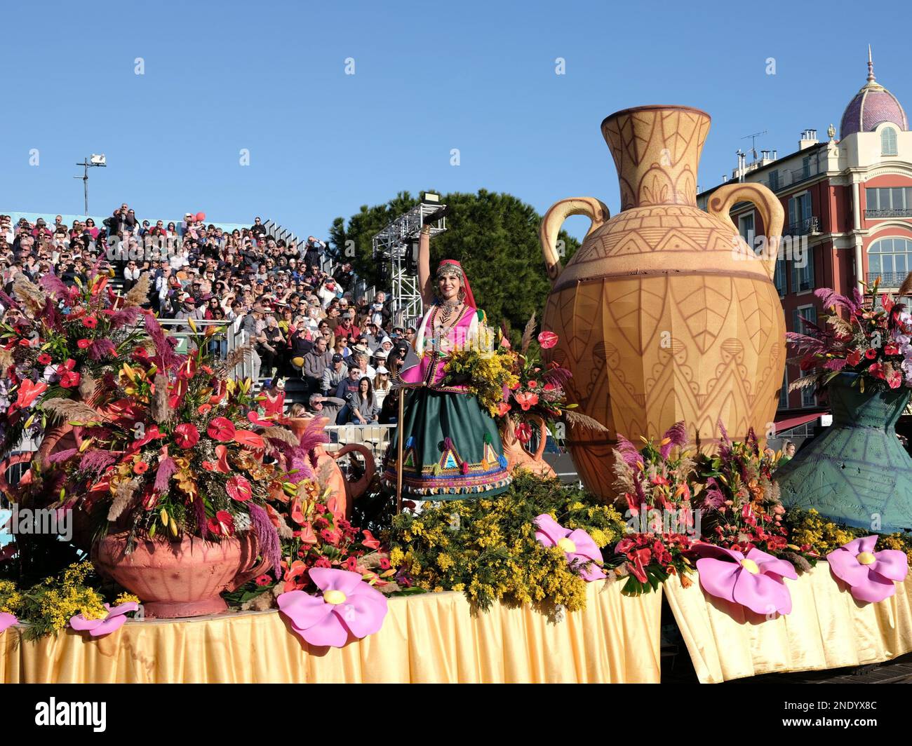 Parade of live flowers hi-res stock photography and images - Alamy