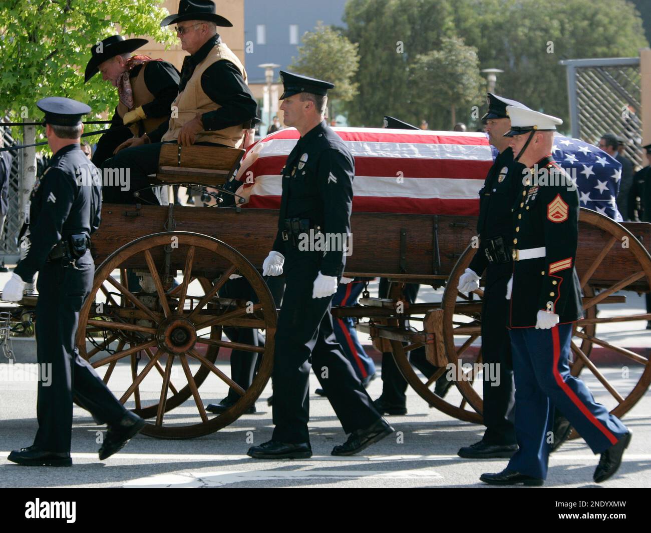 Officers from the U.S. Marines and the Los Angeles Police Department ...