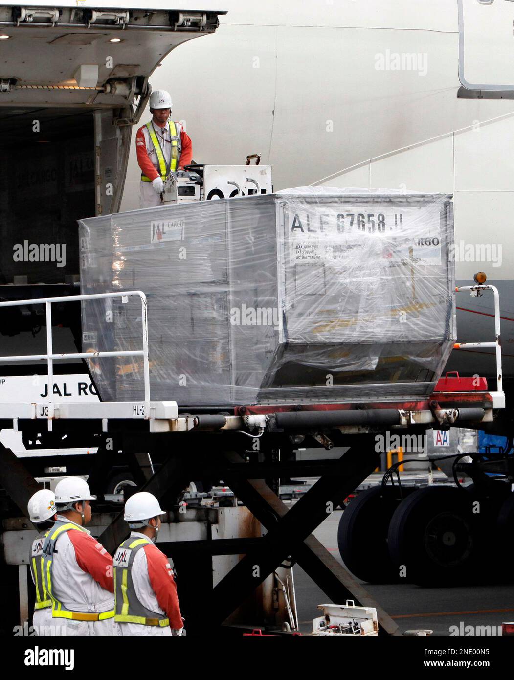 A container bearing the body of the Thomson Reuters TV cameraman Hiro ...