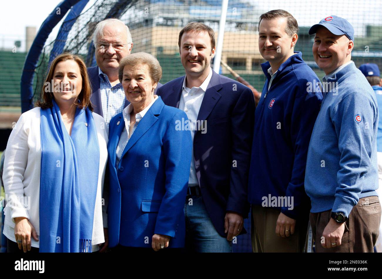 New Chicago Cubs owner Tom Ricketts, second from right, and family ...