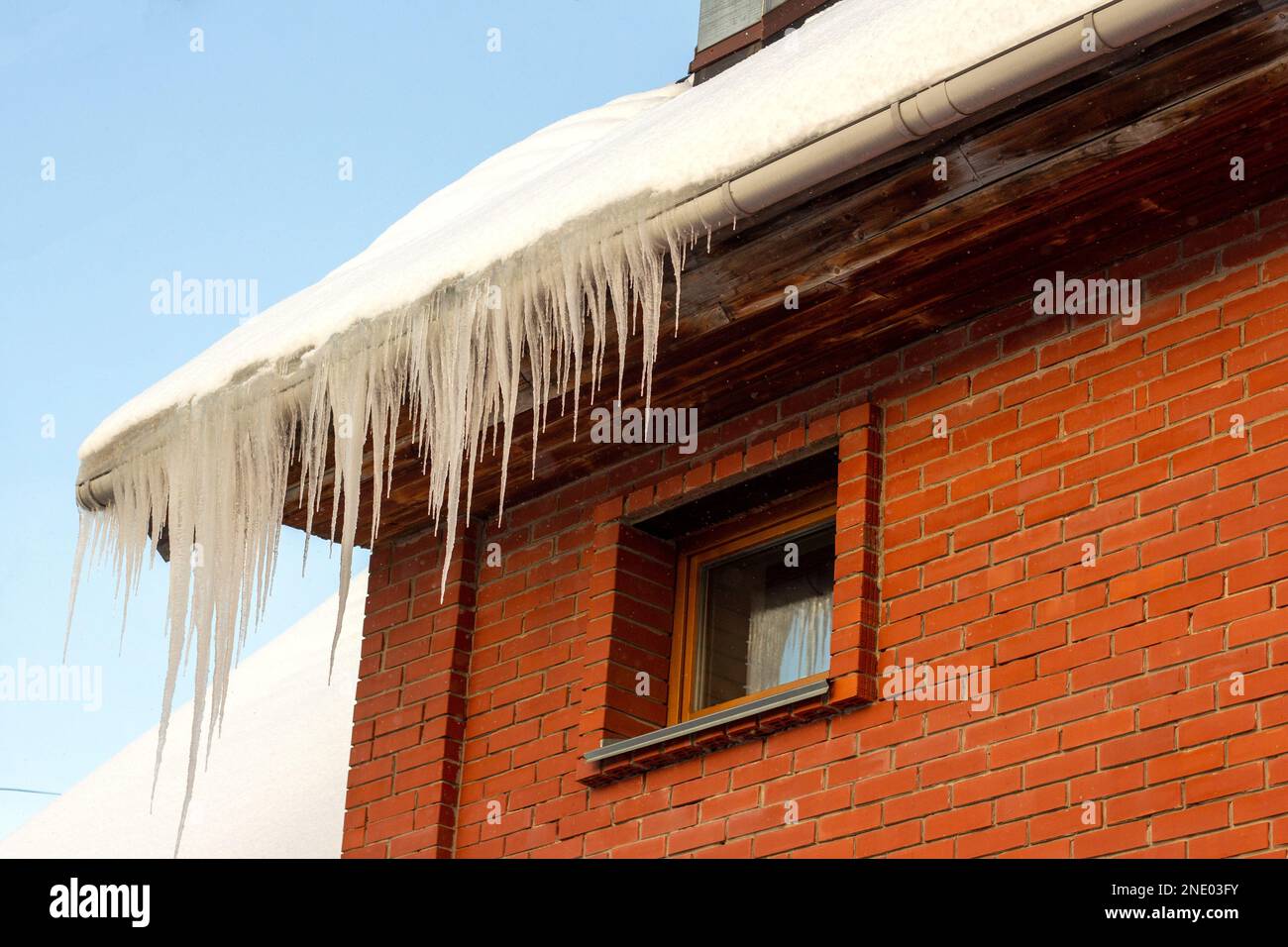 Sharp icicles hi-res stock photography and images - Alamy