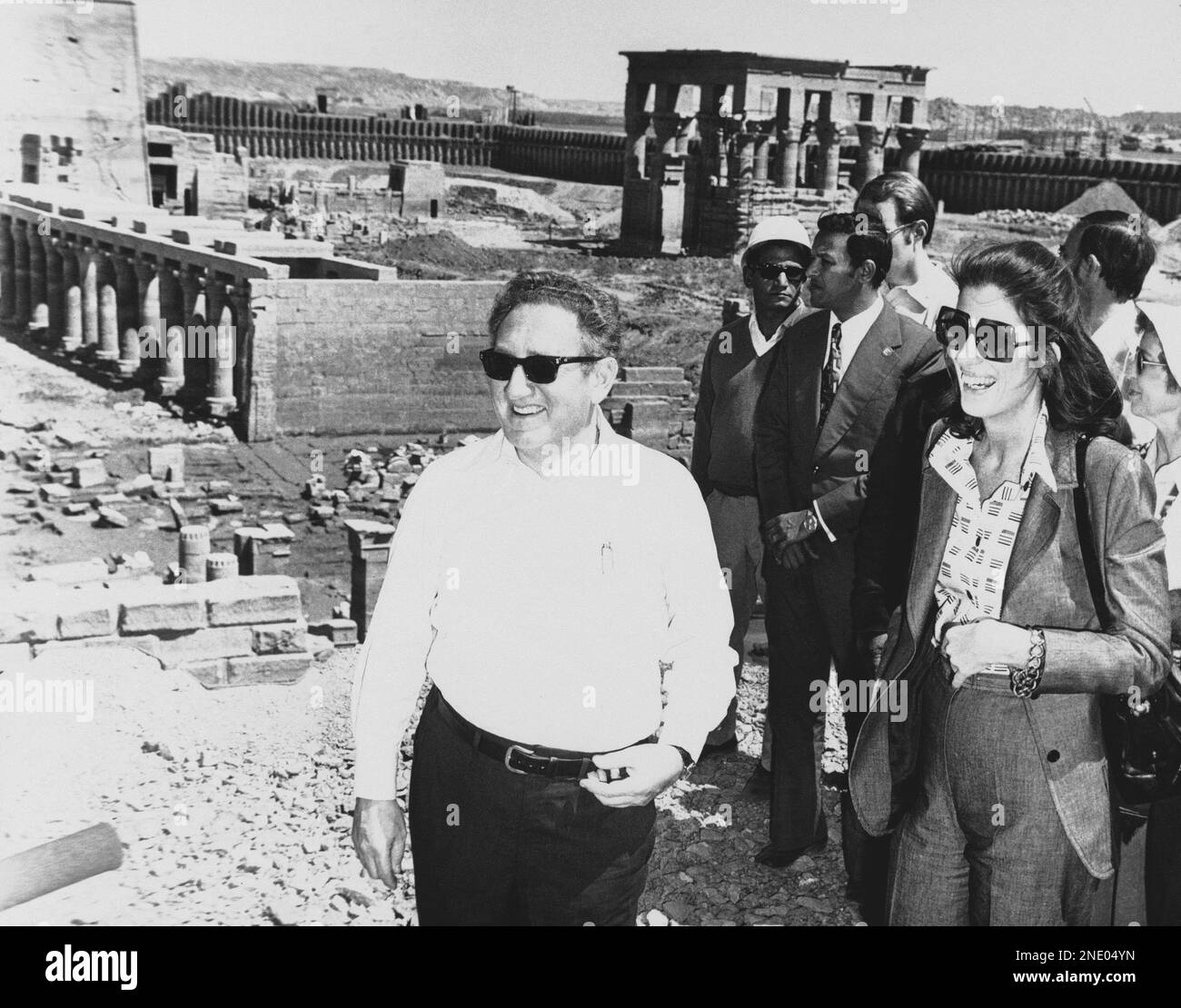 U.S. Secretary of State Henry Kissinger and his wife, Nancy Kissinger ...