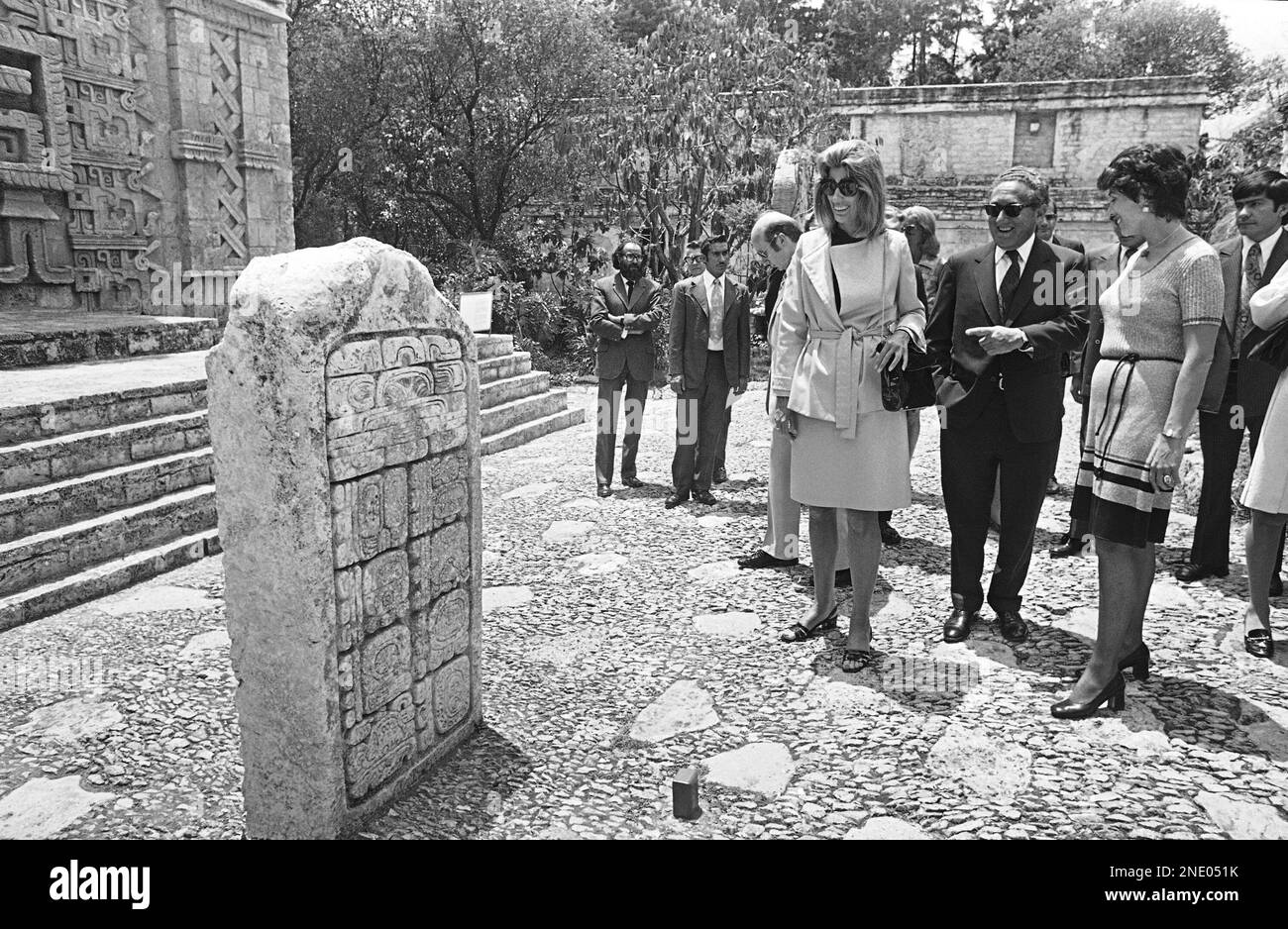 Henry Kissinger and Wife Nancy Kissinger admire a replica of a Mexican ...