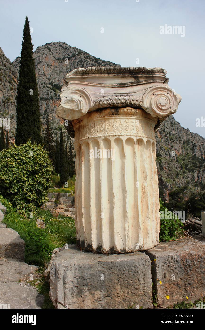 Delphi sculptures hi-res stock photography and images - Alamy