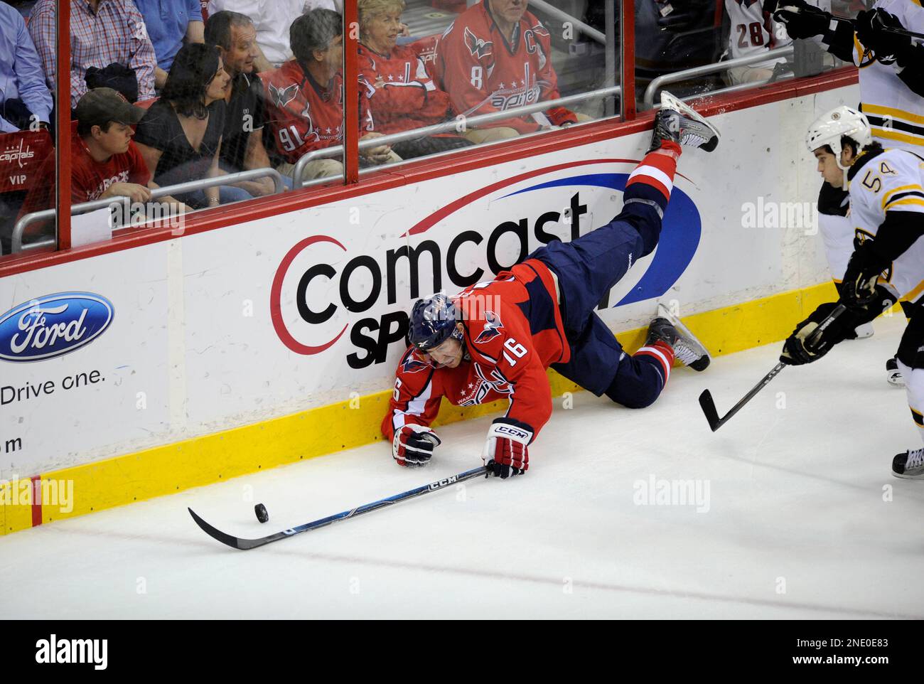 Washington Capitals right wing Eric Fehr (16) falls after the puck ...