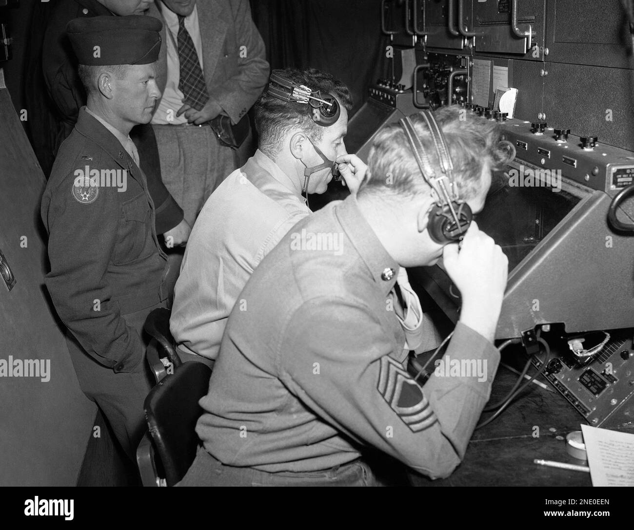 Air Force radar and radio experts talk down a student pilot who is ...