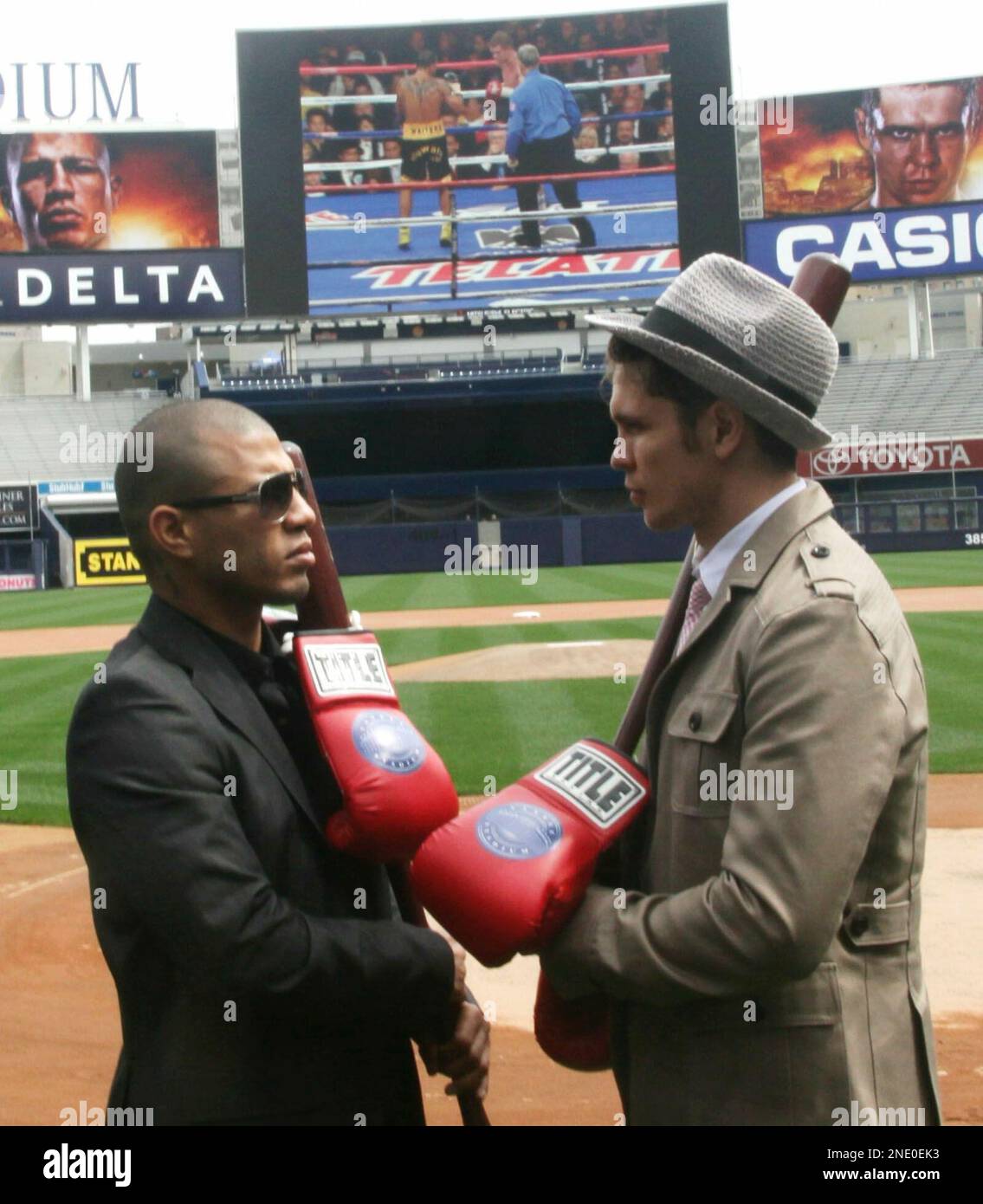 Three-time super Welterweight champion Miguel Cotto, left, and Junior ...