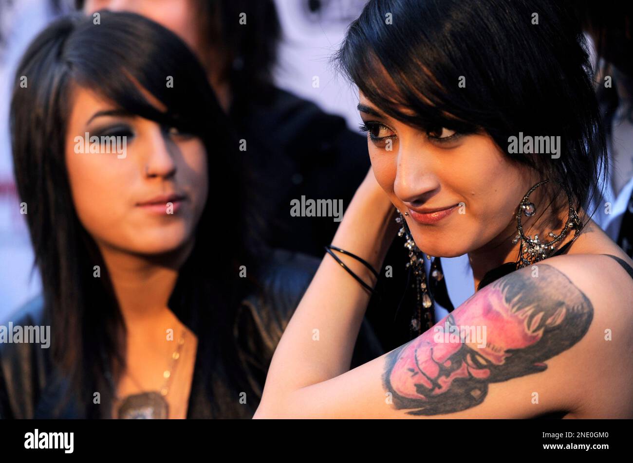 Alexia And Anissa Rodriguez Wallpaper