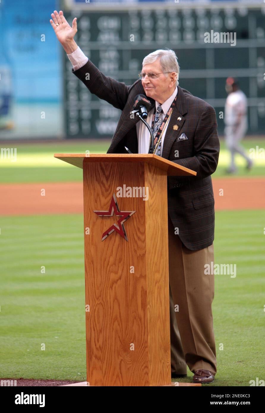 Hall of Fame Houston broadcaster Milo Hamilton introduces lineups on ...