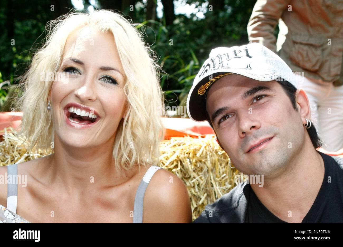 ARCHIV - Popstar Sarah Connor und ihr Ehemann Marc Terenzi, rechts ...