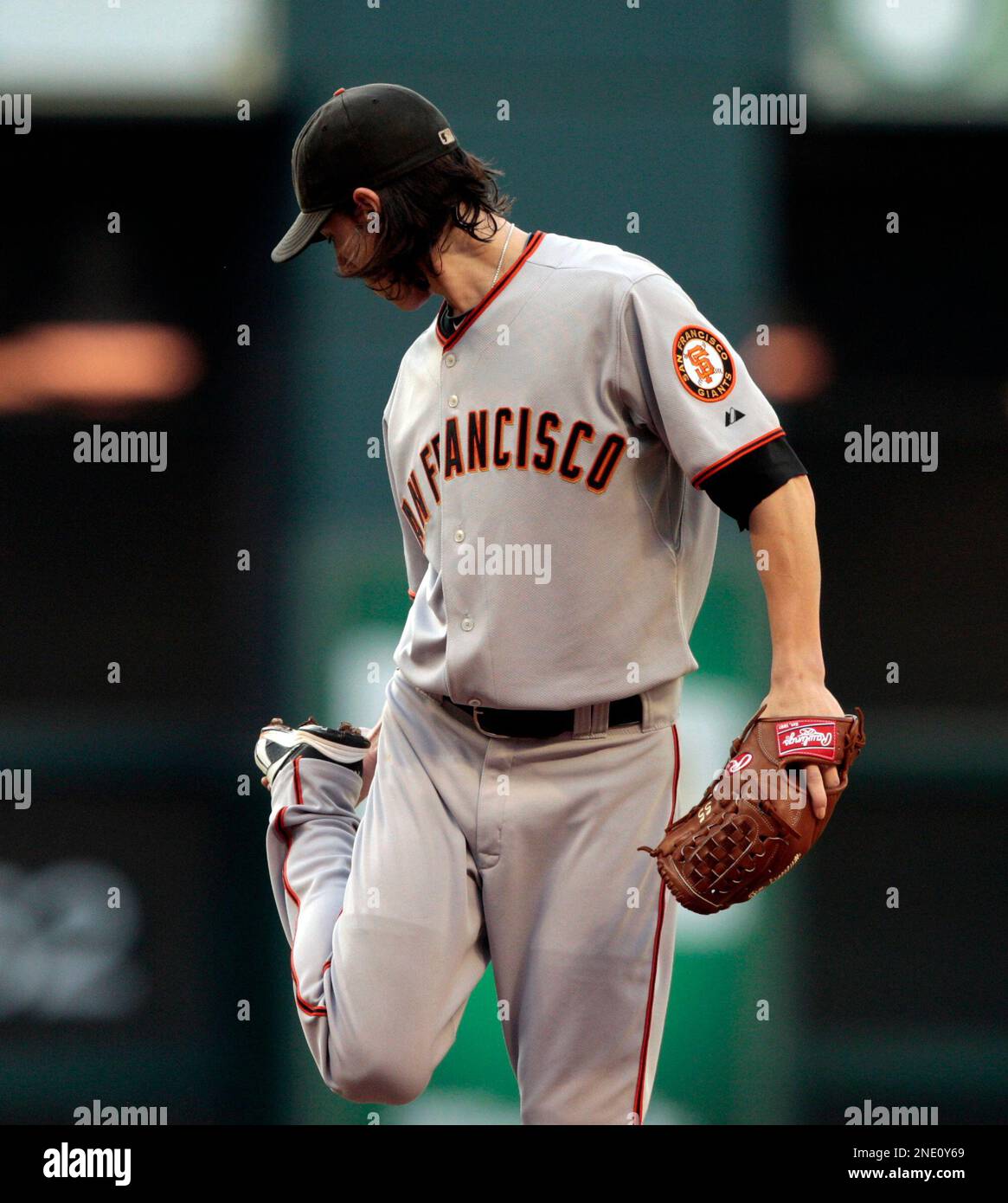 San Francisco Giants starting pitcher Tim Lincecum pitches against the ...