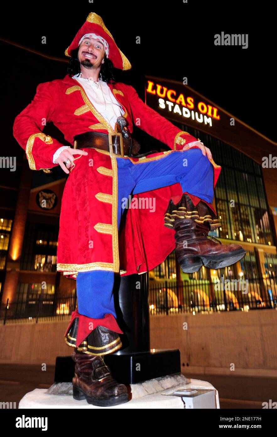 Captain Morgan and the Morganettes celebrate with basketball fans ...