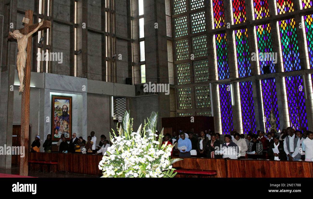Kenyan Christians take part in an Easter service at Holy Family ...