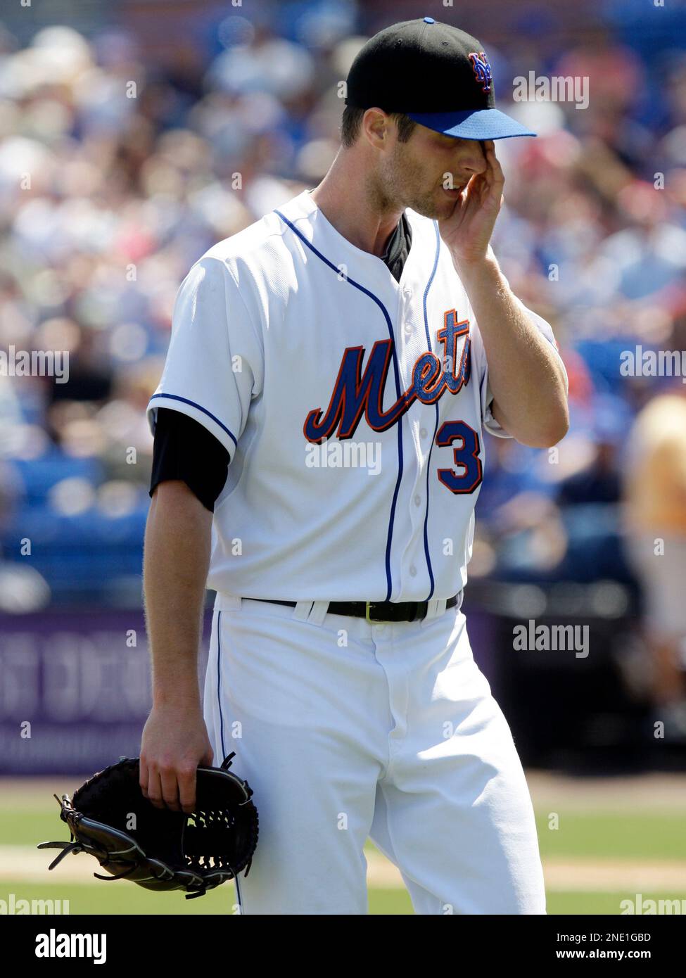 New York Mets starting pitcher John Maine walks off the field at the ...