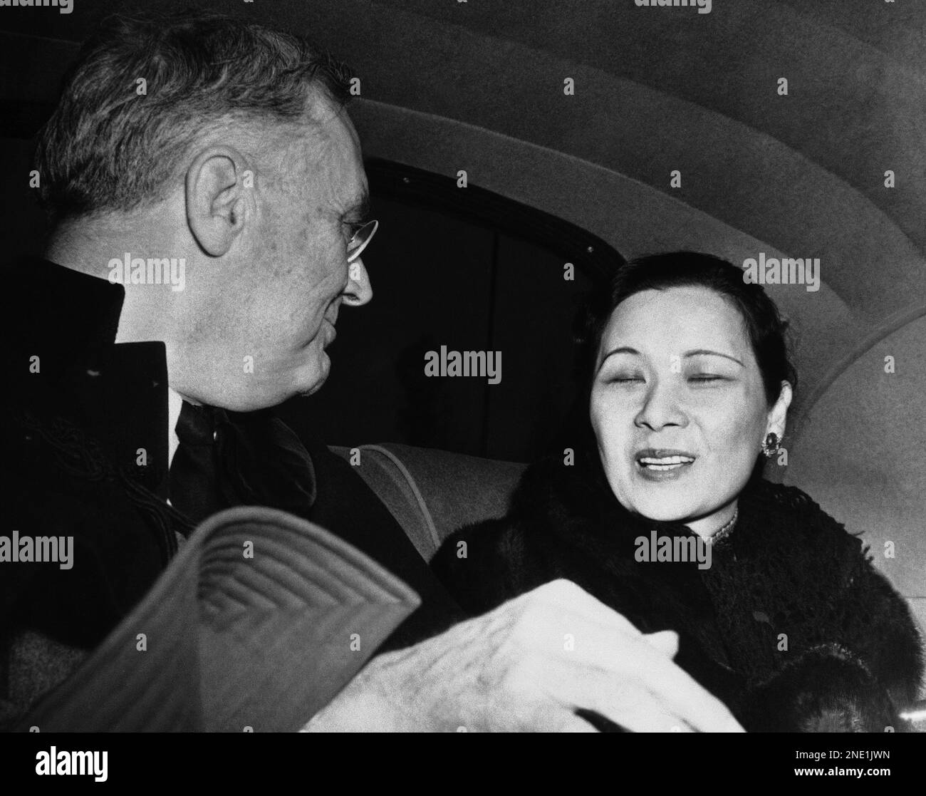 President Franklin D. Roosevelt welcomes Madame Chiang Kai-Shek, wife ...
