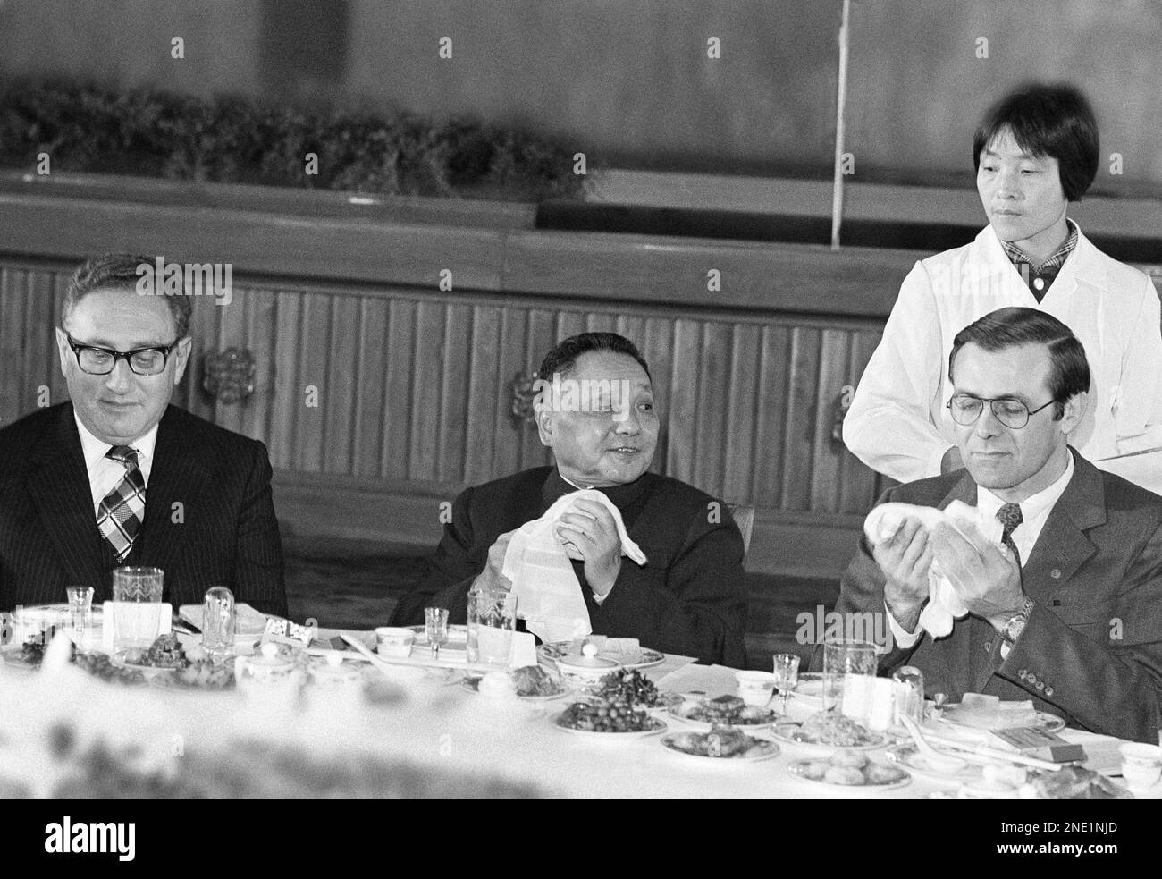 U.S. Secretary of State Henry Kissinger, left, Chinese Deputy Prime ...