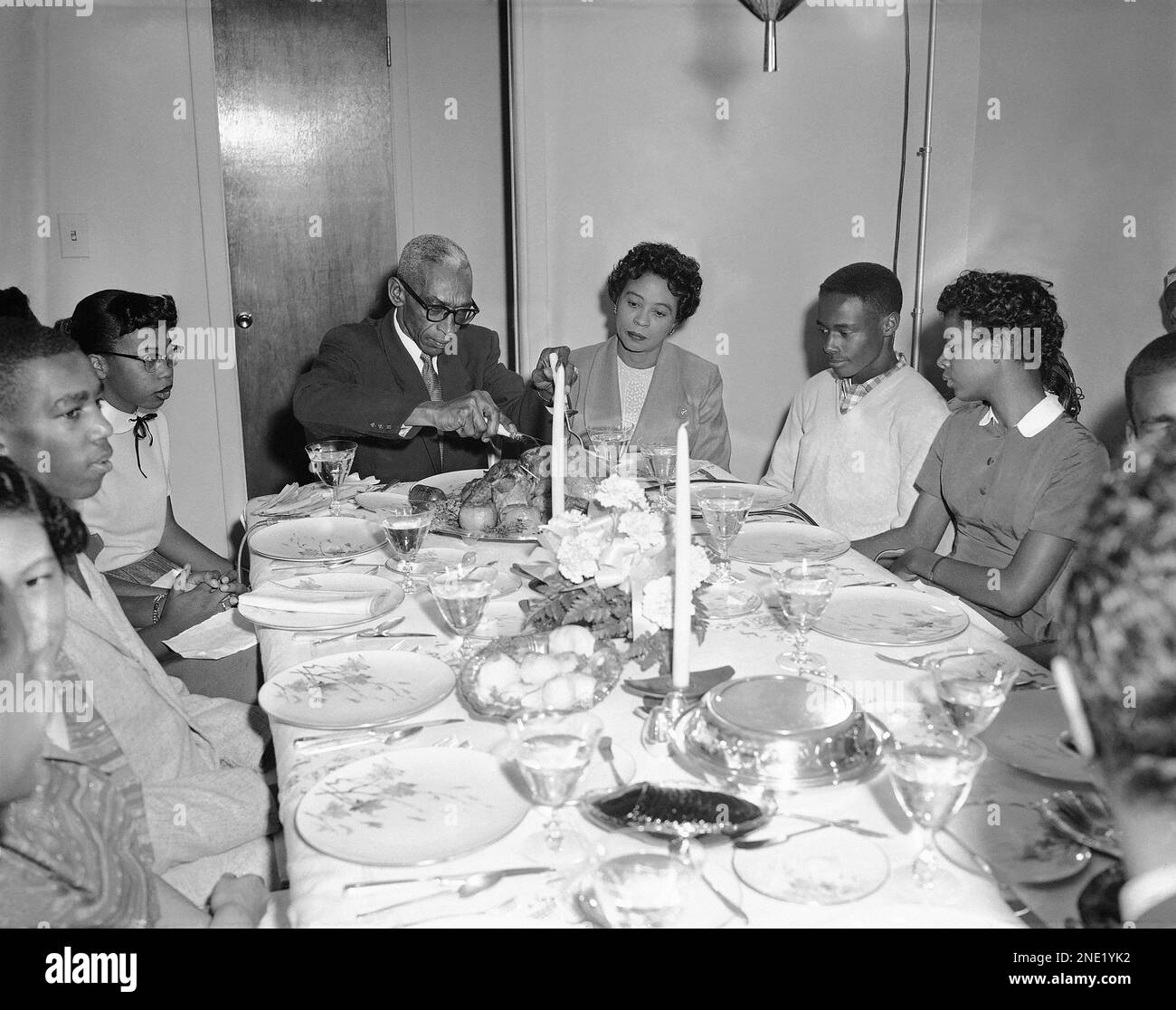 Central High School students give thanks at a pre-Thanksgiving dinner ...