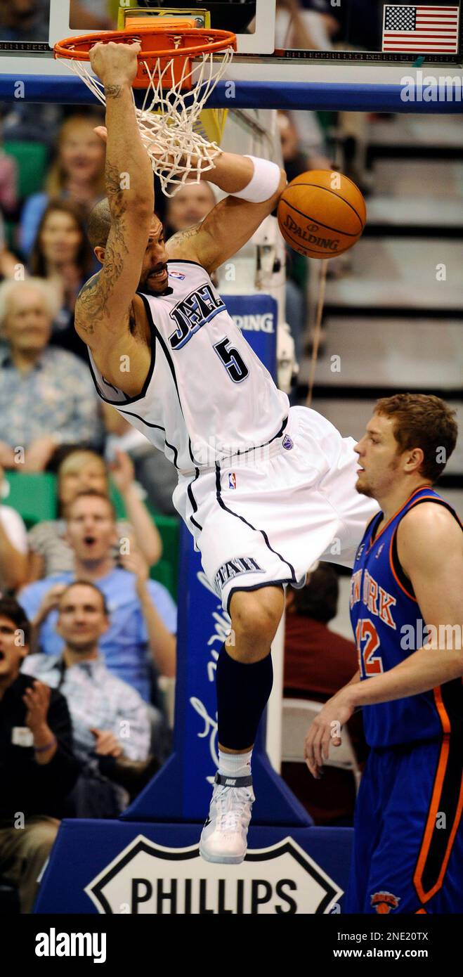 Utah Jazz forward Carlos Boozer (5) dunks the ball as New York Knicks ...