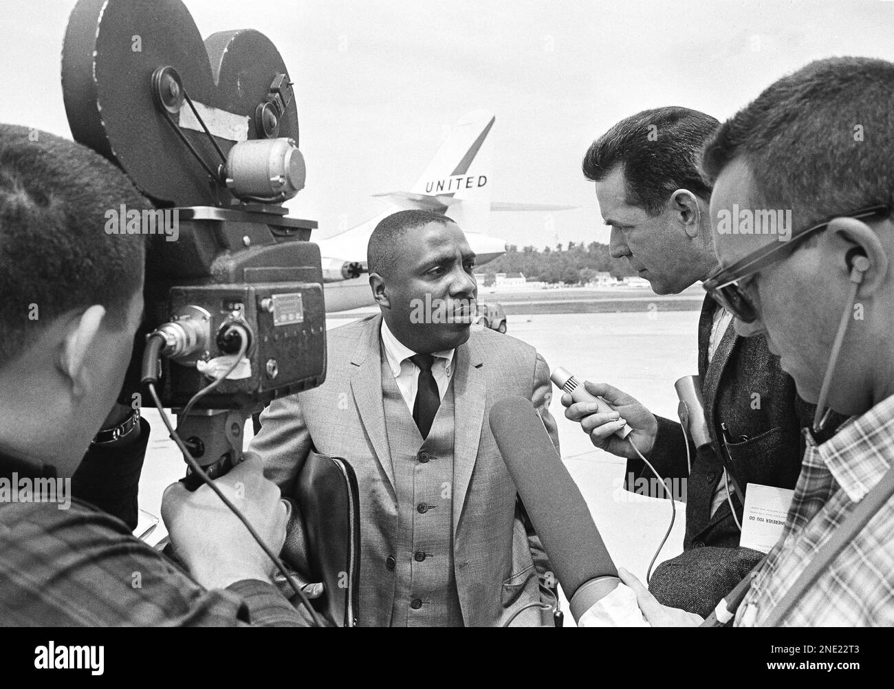 Comedian Dick Gregory arrives in Birmingham, Alabama, May 6, 1963 to ...