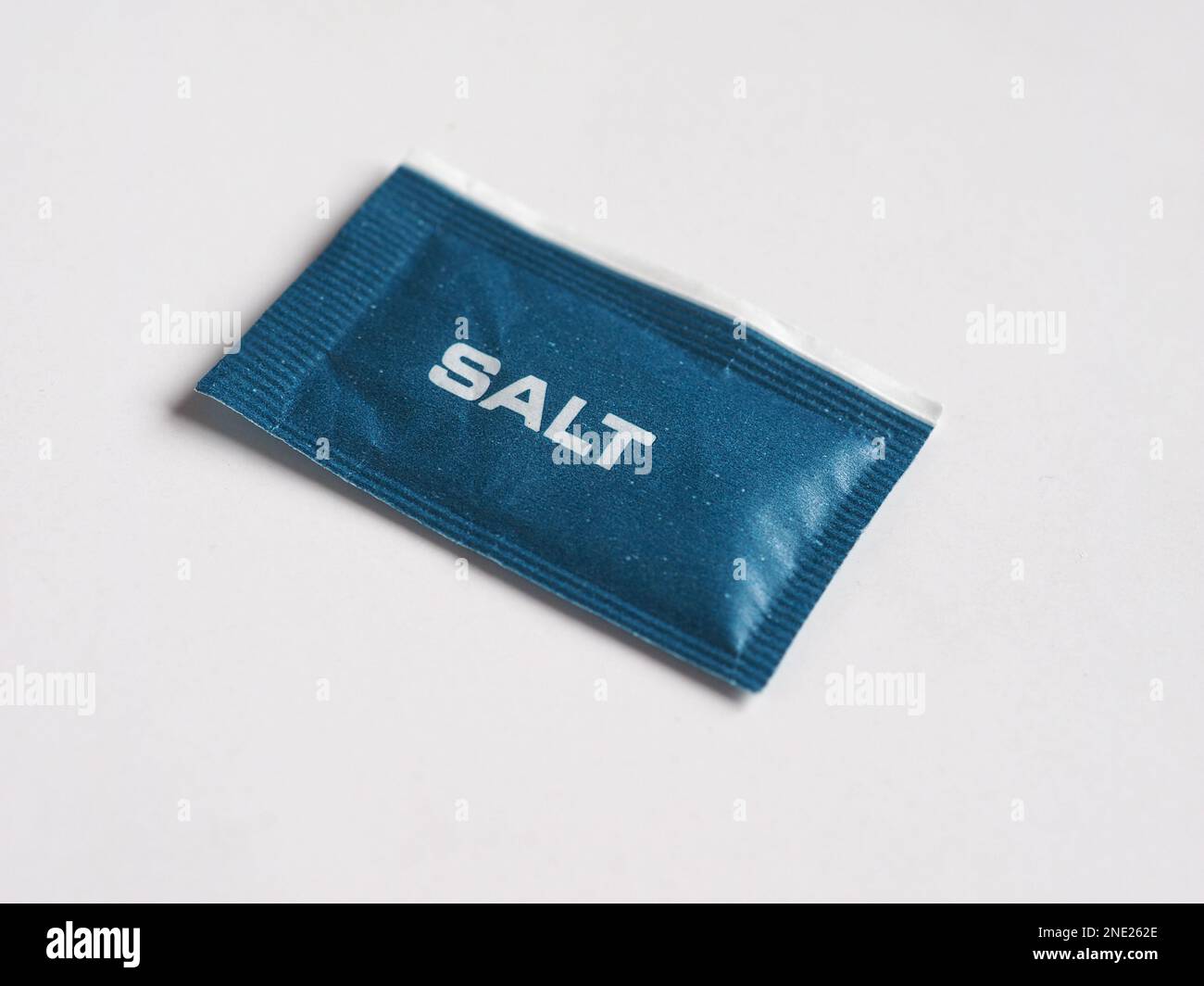 single dose salt sachet for restaurants and pubs Stock Photo - Alamy