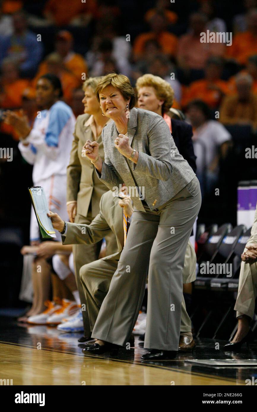 Tennessee head coach Pat Summitt coaches her team against Baylor in the ...