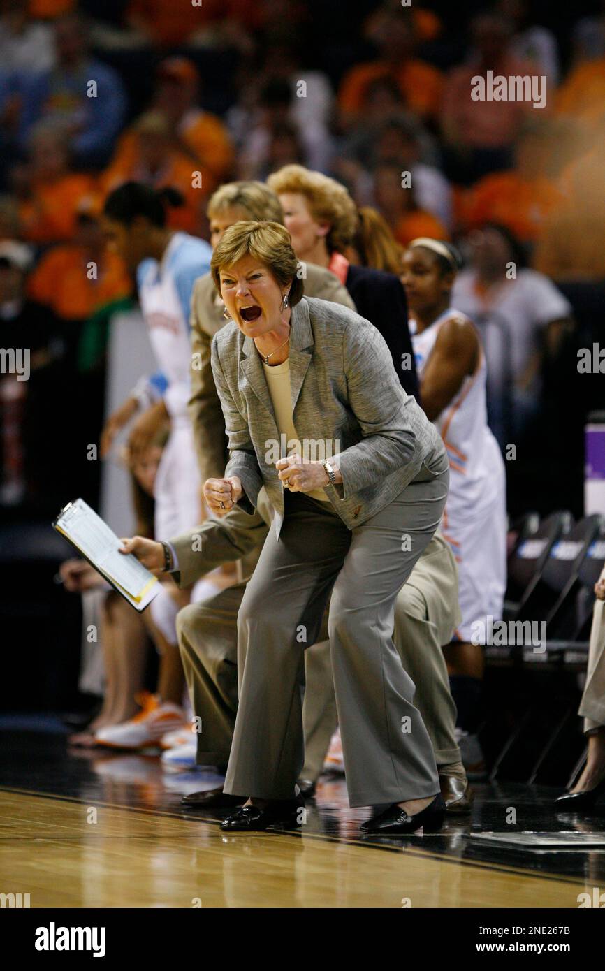 Tennessee head coach Pat Summitt coaches her team against Baylor in the ...