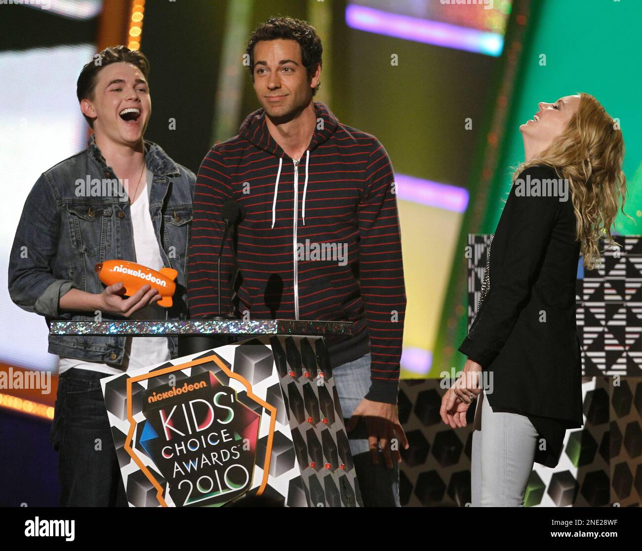 From left, Jesse McCartney, Zachary Levi, and Anna Faris accept the ...