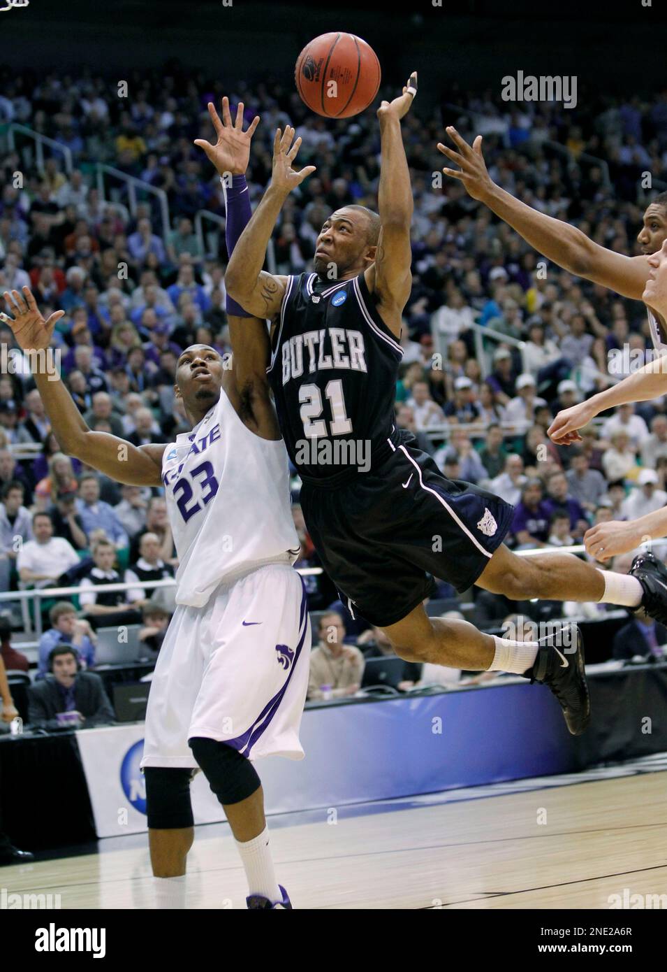 Butler's Willie Veasley (21) puts up a shot over Kansas State's ...