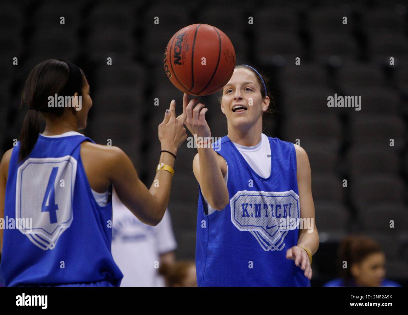 Kentucky guard Keyla Snowden (4) and teammate guard Rebecca Gray (23 ...