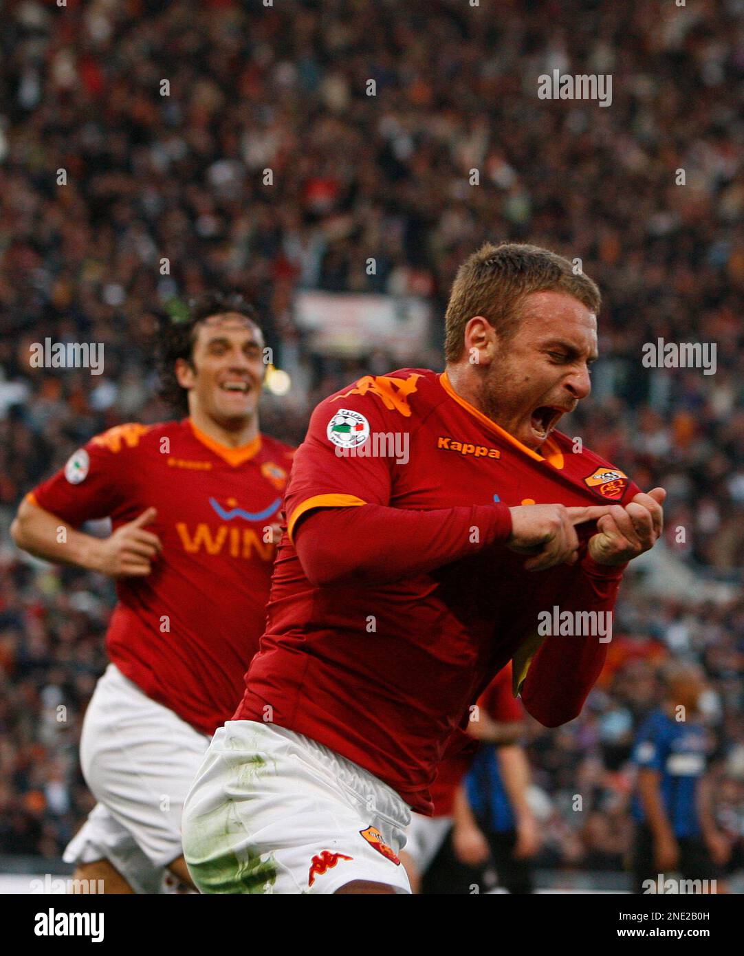AS Roma midfielder Daniele De Rossi, in foreground, points to the team ...