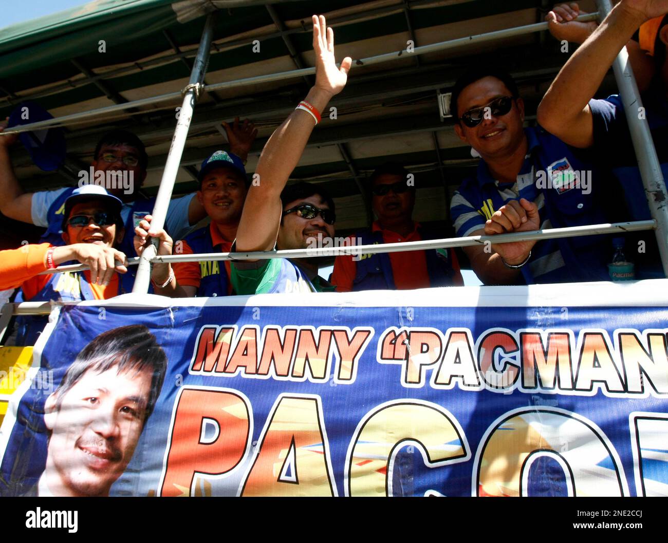 Filipino boxing great Manny Pacquiao, center, a candidate for ...