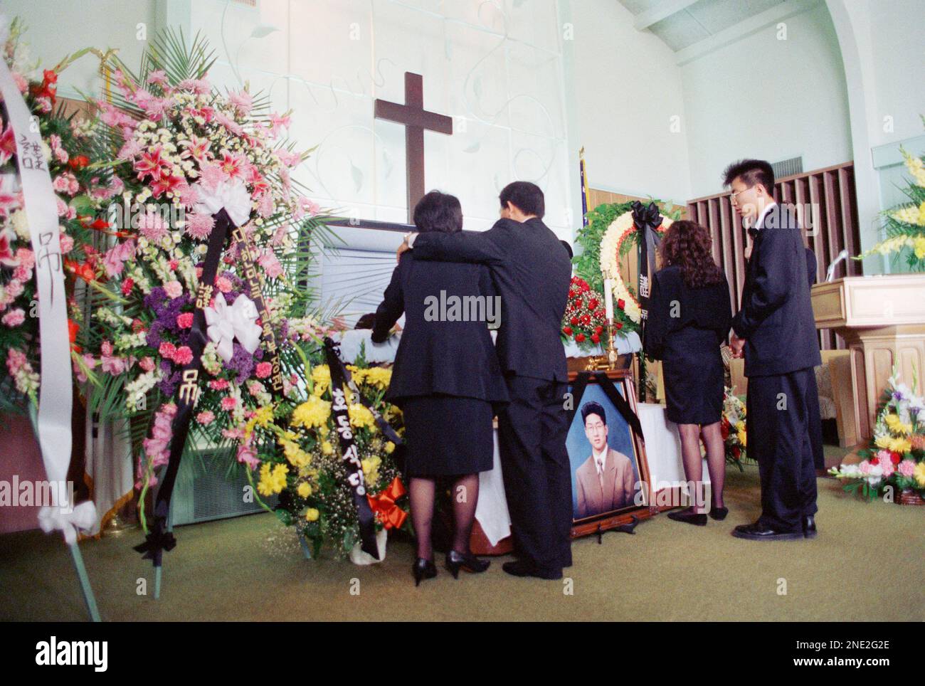 Jung Hui Lee, left, and her husband Young Hi Lee, bid a final farewell ...
