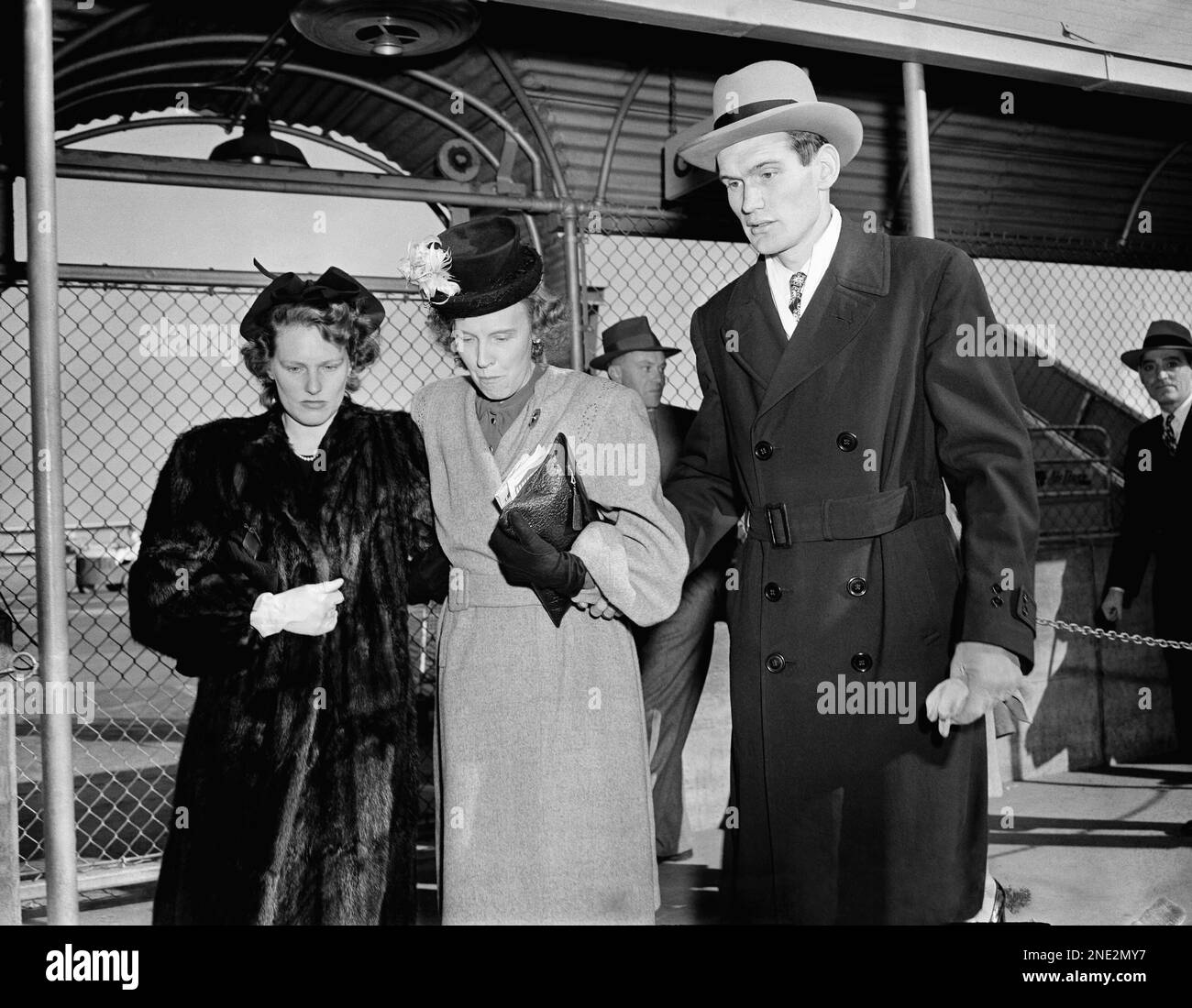 Phoebe Short, center, mother of Elizabeth Short, Medford, Mass., victim ...