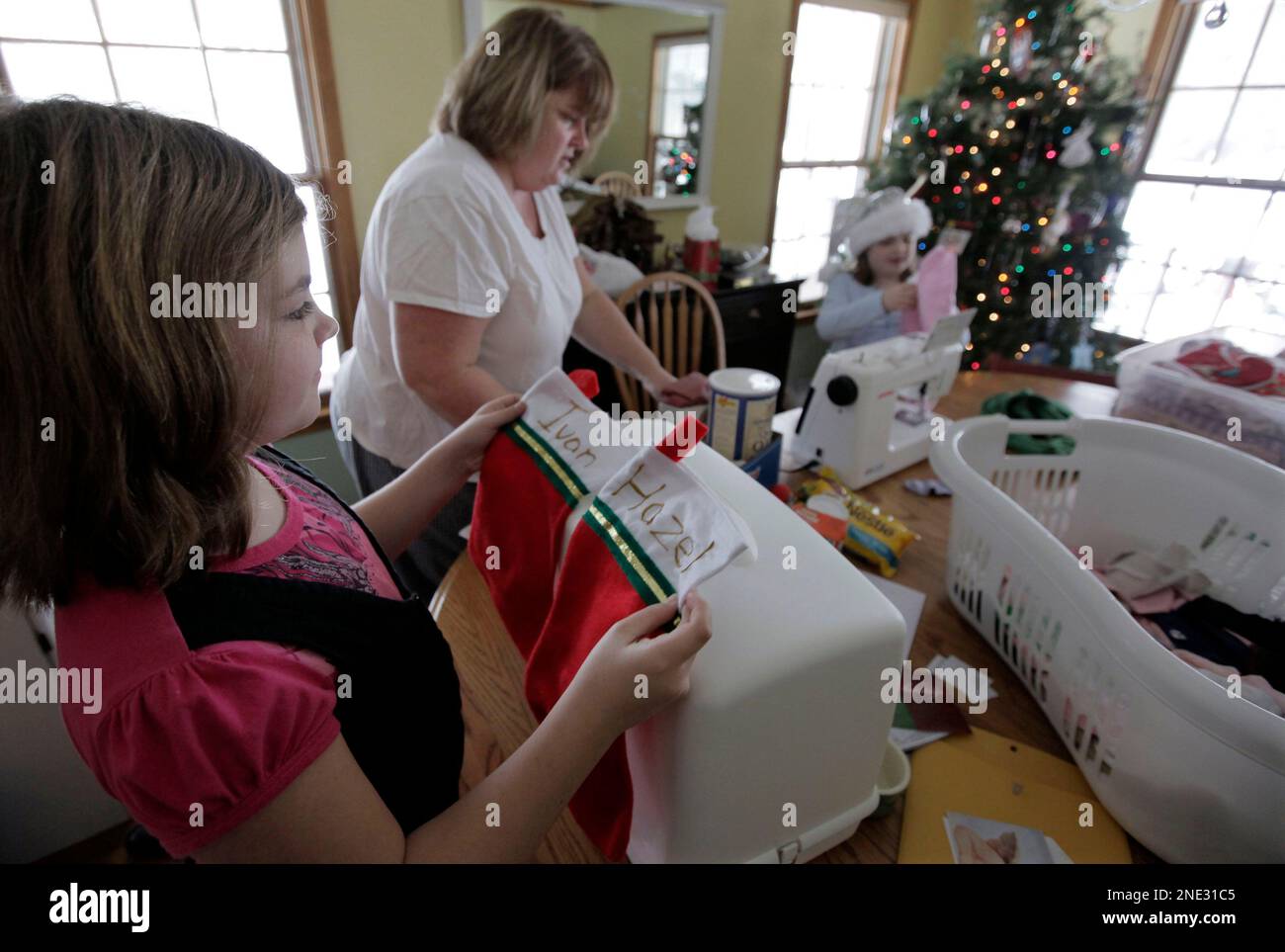 In this photo taken Dec, 20, 2009 in Johnsburg, Ill., volunteer foster ...