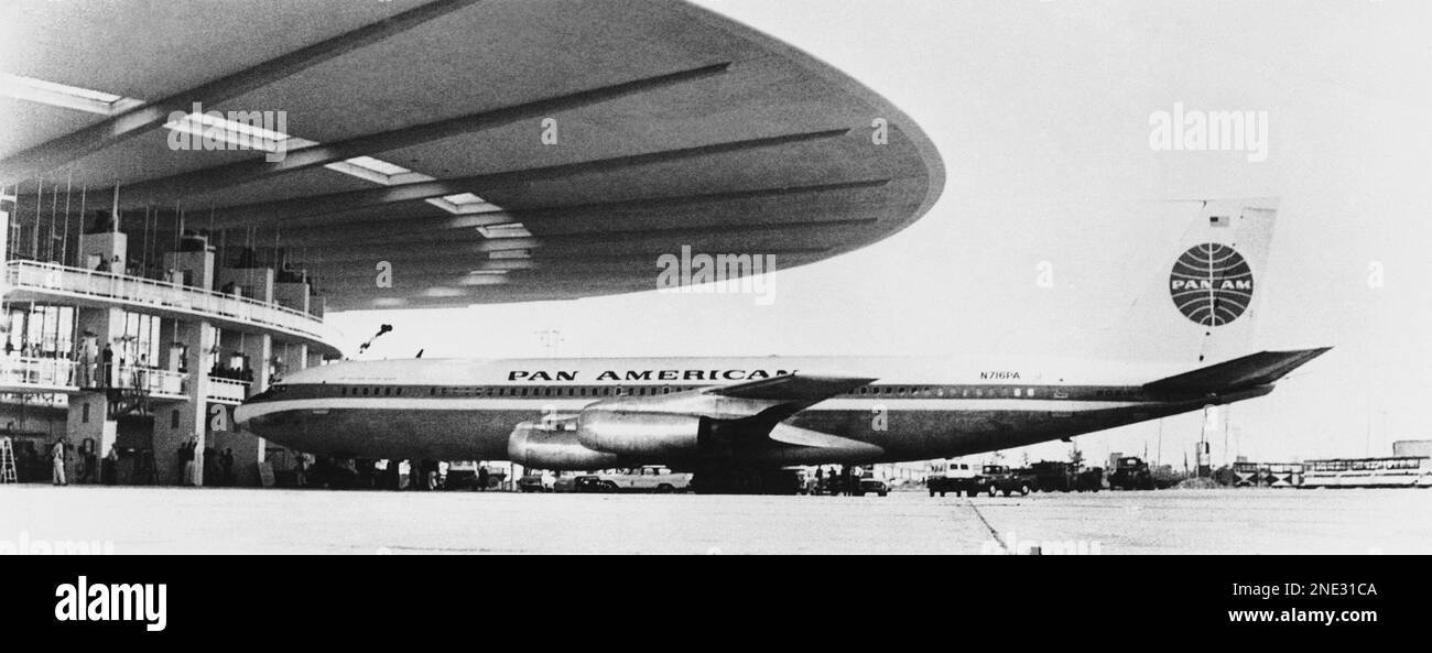 Pan American World Airways? revolutionary new terminal brings the plane ...