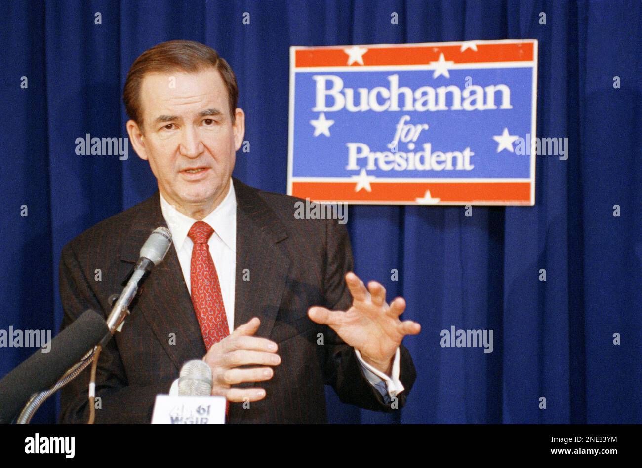 Republican presidential hopeful Patrick Buchanan makes a point during a ...