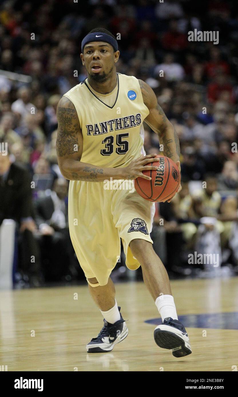 Pittsburgh's Nasir Robinson dribbles in the first half of an NCAA ...