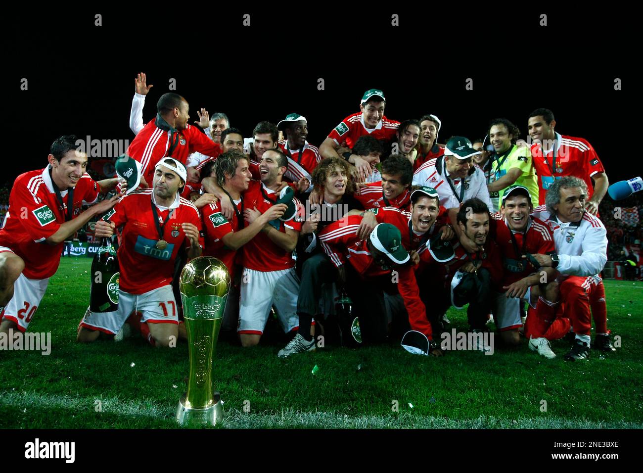Benfica's soccer players pose with their trophy after defeating Porto 3 ...