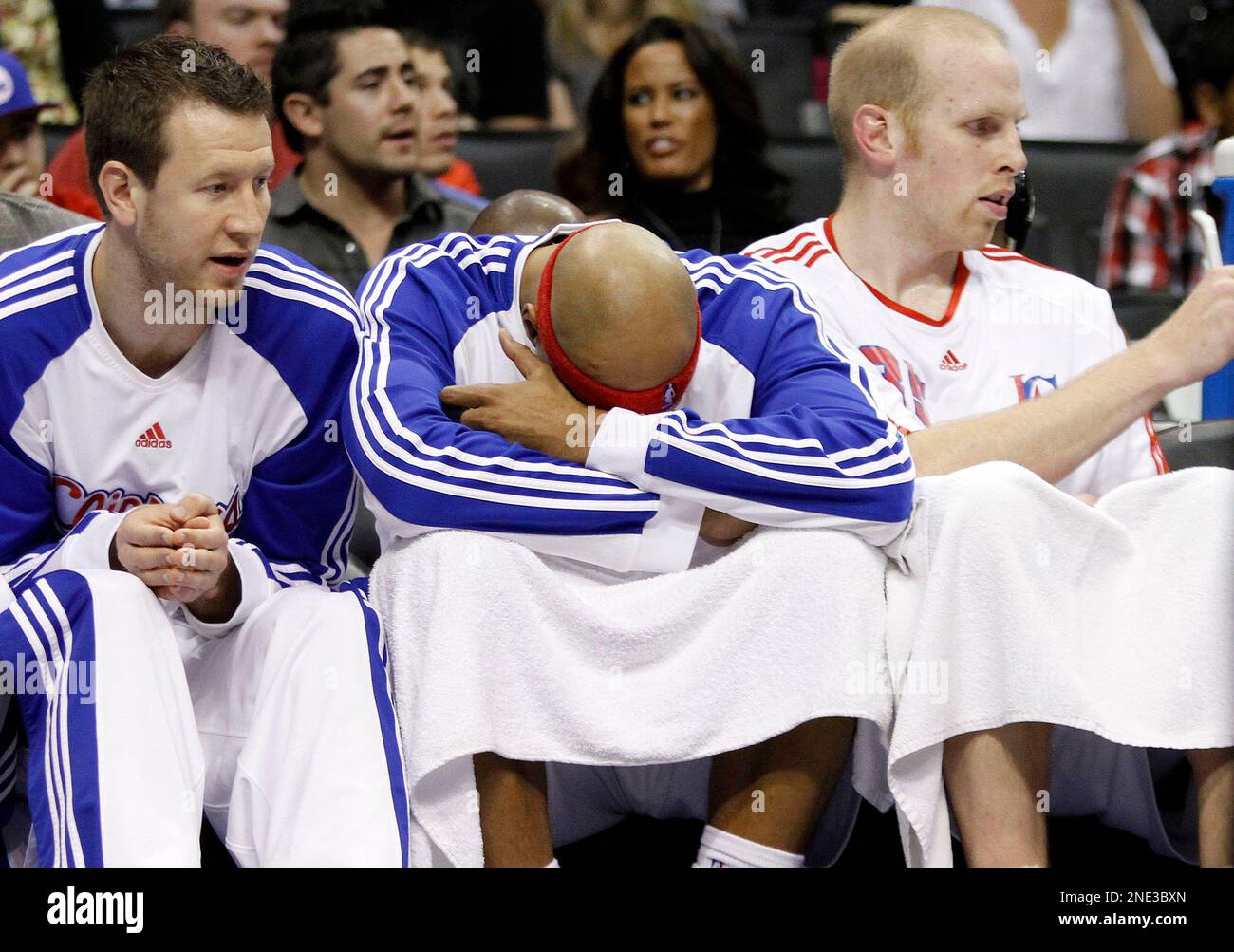 Los Angeles Clippers forward Drew Gooden, center, reacts on the bench ...