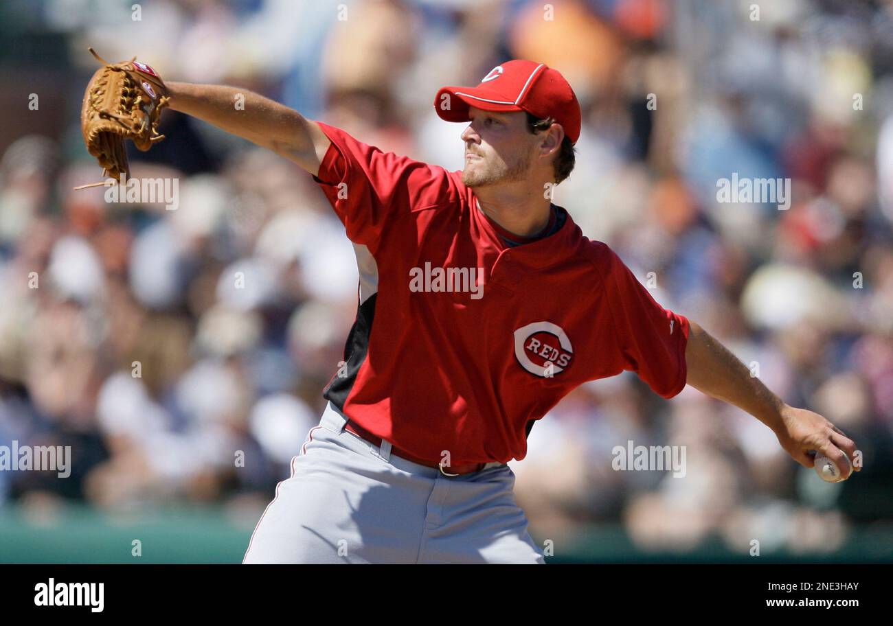 Cincinnati Reds' Travis Wood pitches against the San Francisco Giants ...