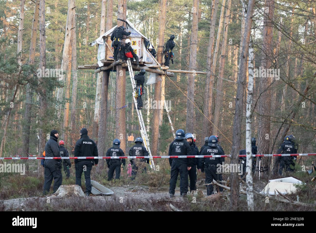 Ottendorf Okrilla, Germany. 16th Feb, 2023. Police officers clear a ...