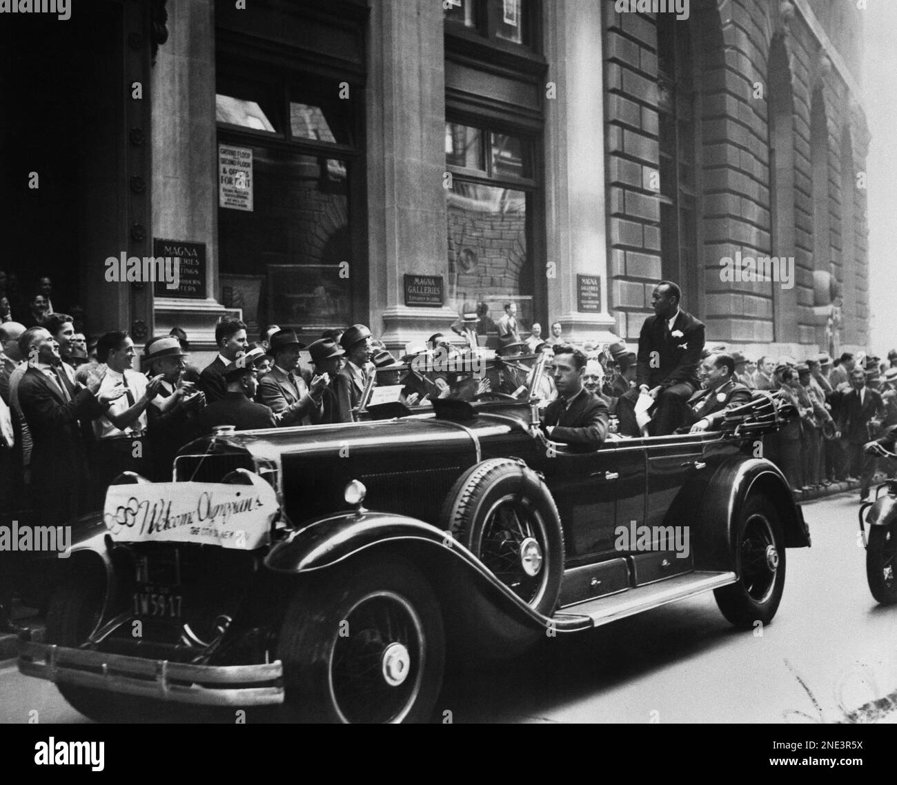Jesse Owens 1936 Olympics Gold Medals Olympics: Jesse Owens And Luz
