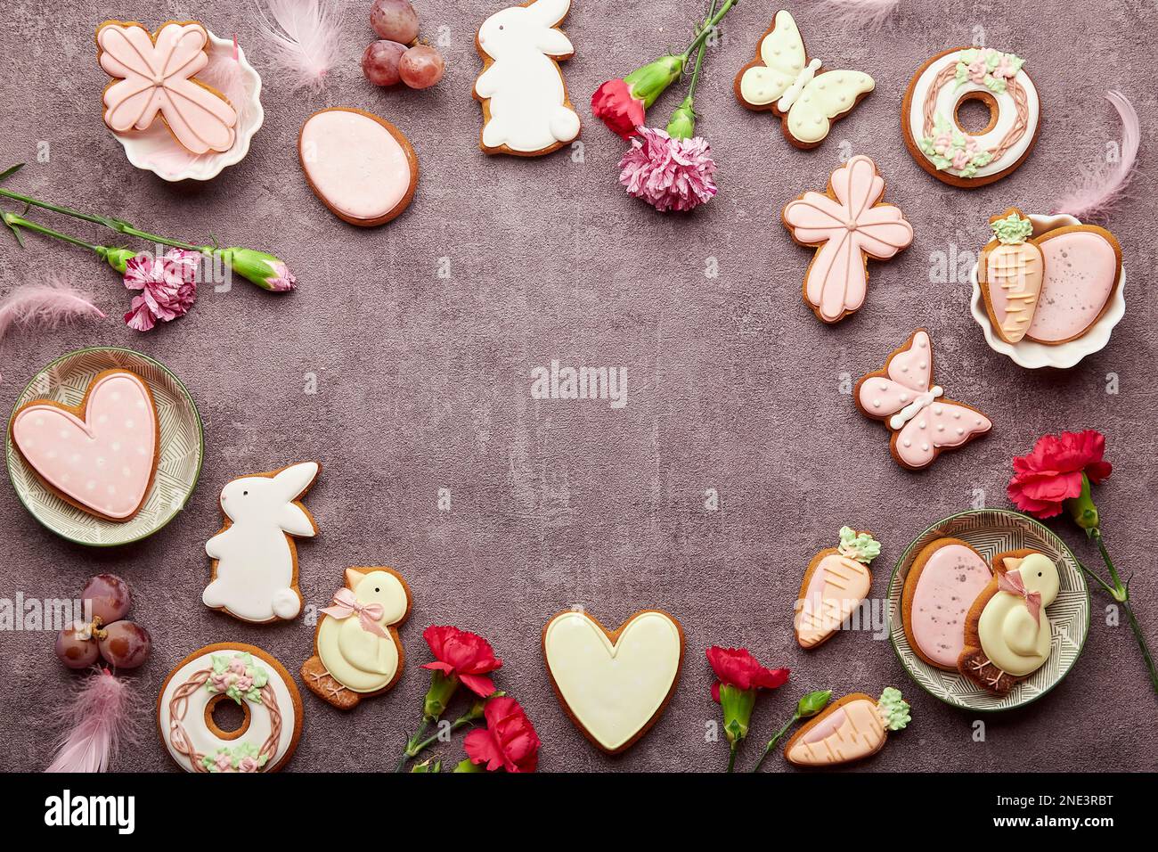 Easter aesthetic background with copy space top view, decorated cookies ...