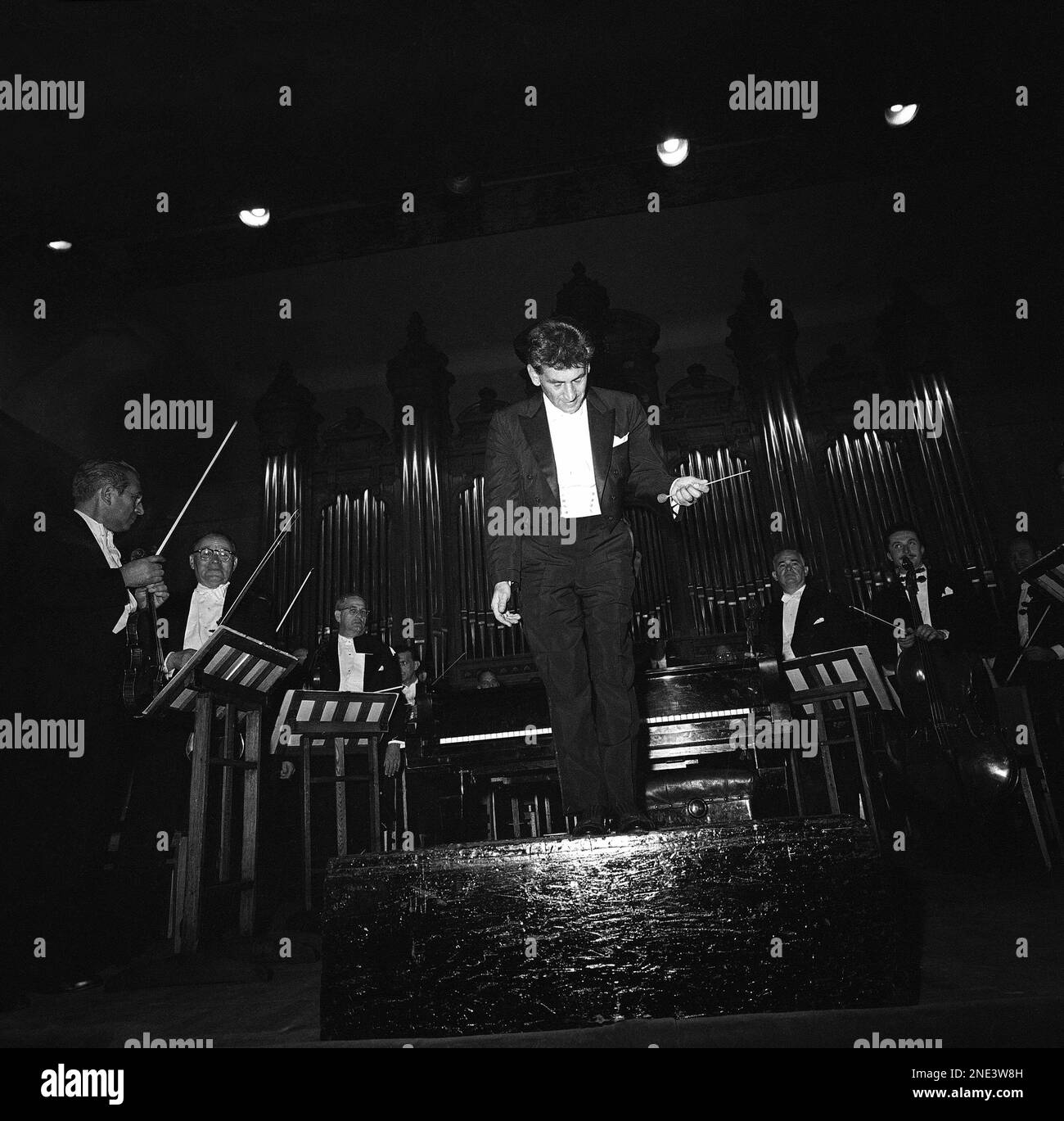 American conductor Leonard Bernstein thanking audience for applause ...