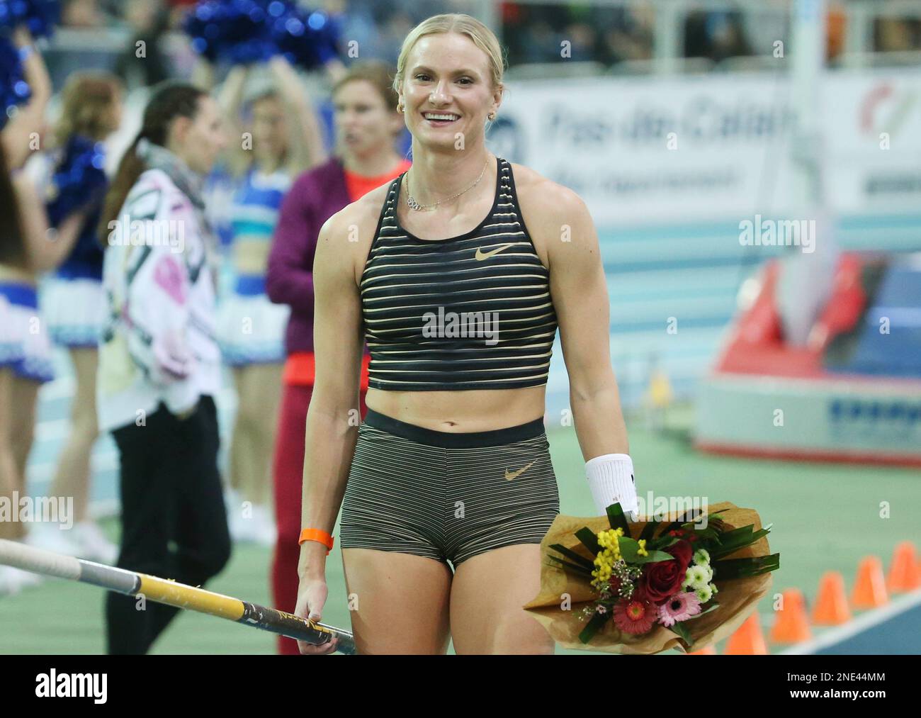 Katie moon pole vault hi-res stock photography and images - Alamy