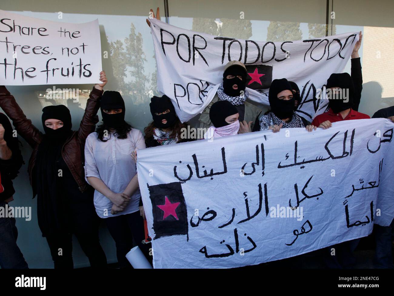 Leftist students carry a banner in Arabic that reads:"from Mexico to ...