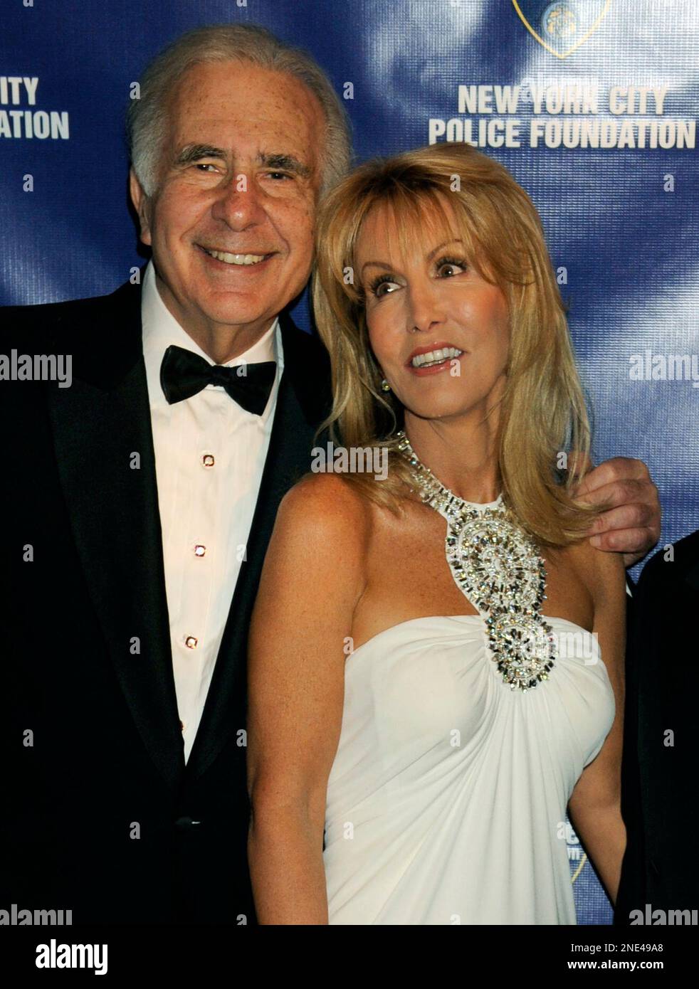 Financier Carl Icahn, left, and his wife, Gail, pose for photos upon ...