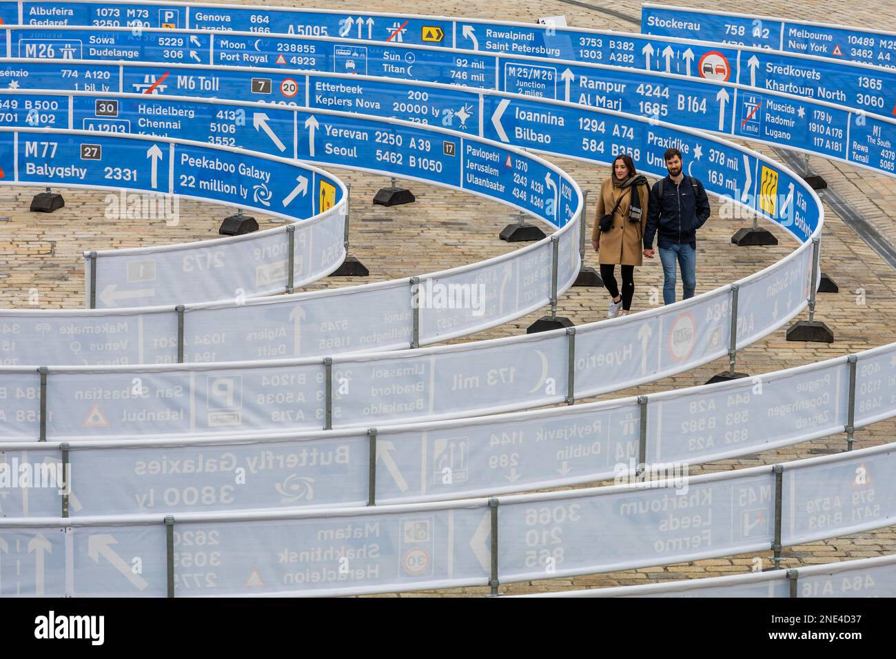 Intersecting spirals hi-res stock photography and images - Alamy