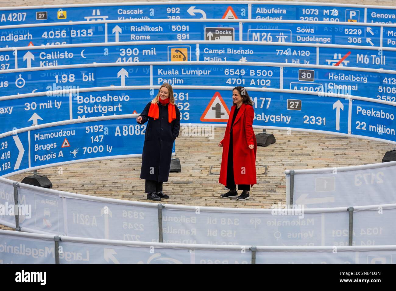 Intersecting spirals hi-res stock photography and images - Alamy