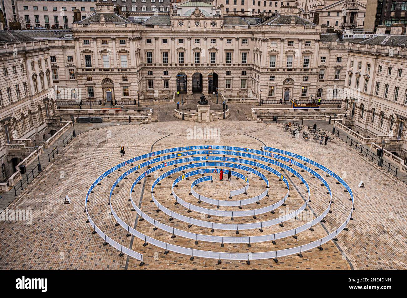 Intersecting spirals hi-res stock photography and images - Alamy